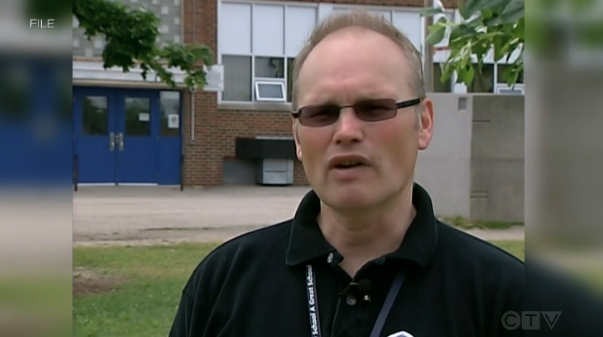 狼师！安省小学前校长3年内多次对学生下手，退休后仍发不雅信息