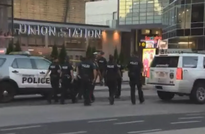 多伦多rapper在Scotiabankarena外被杀，男子被控一级谋杀，企图装病逃脱刑罚